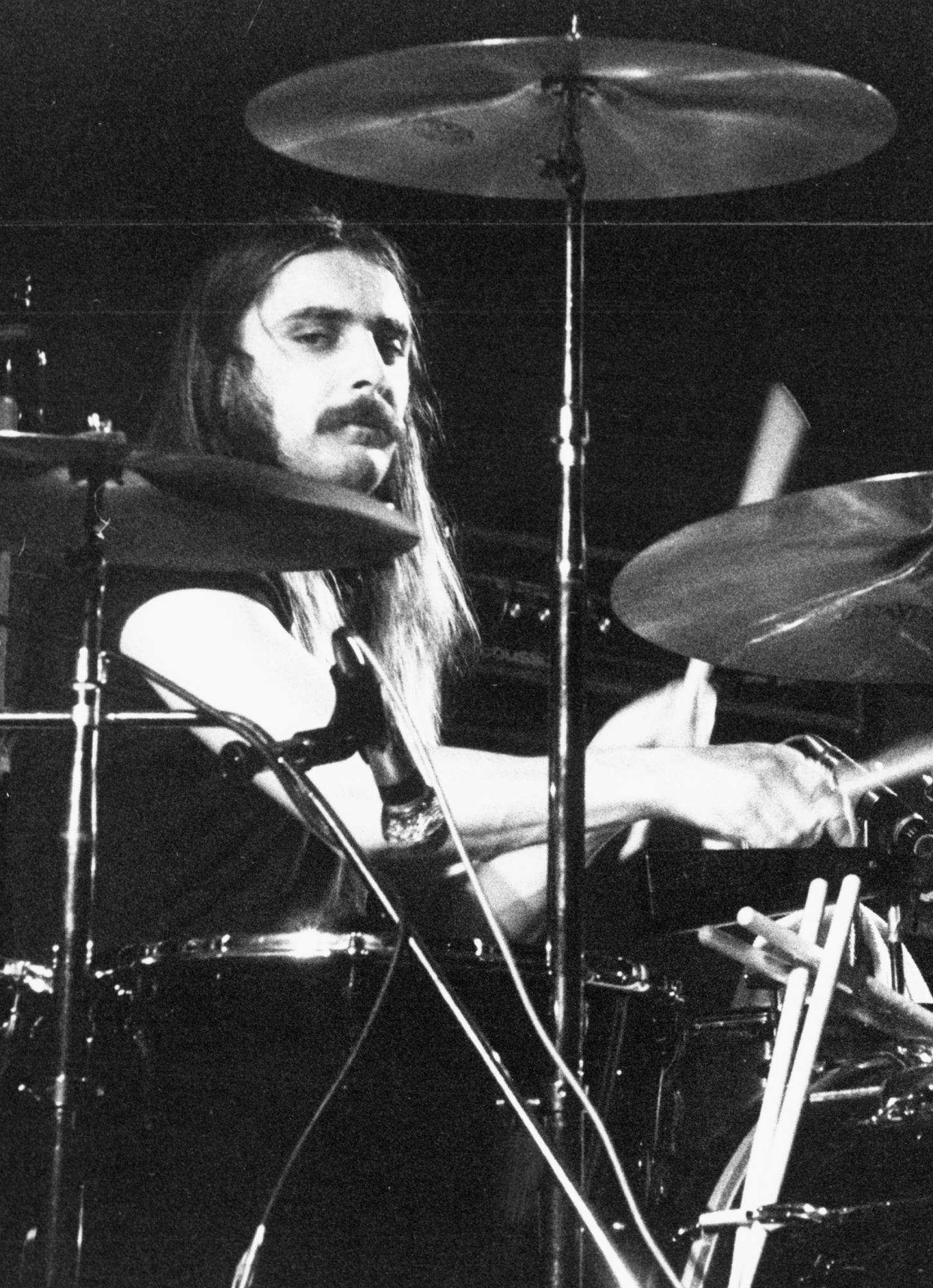 STATUS QUO ONLINE GIGOGRAPHY - Home